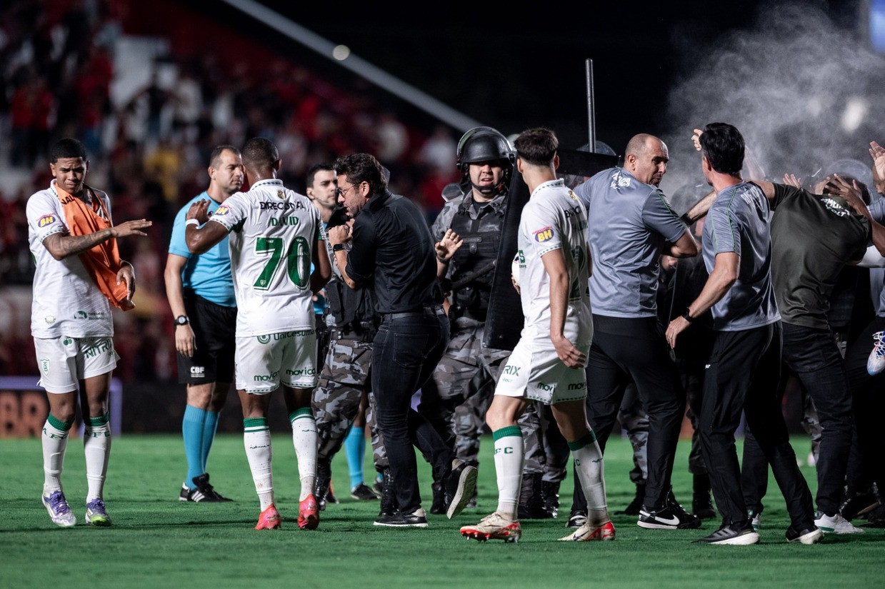 América critica ação de policial que usou spray de pimenta