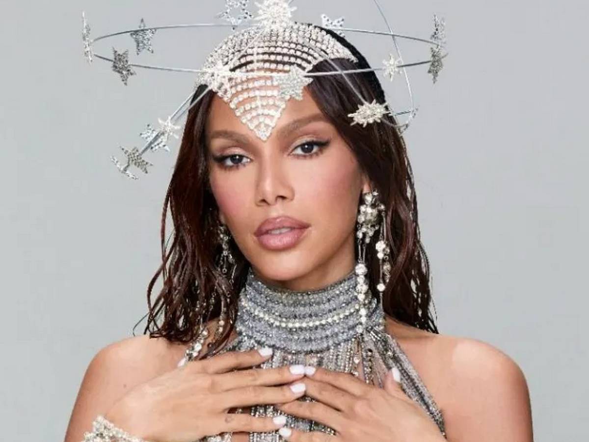 Anitta revela celulites em show e fala sobre sua aparência