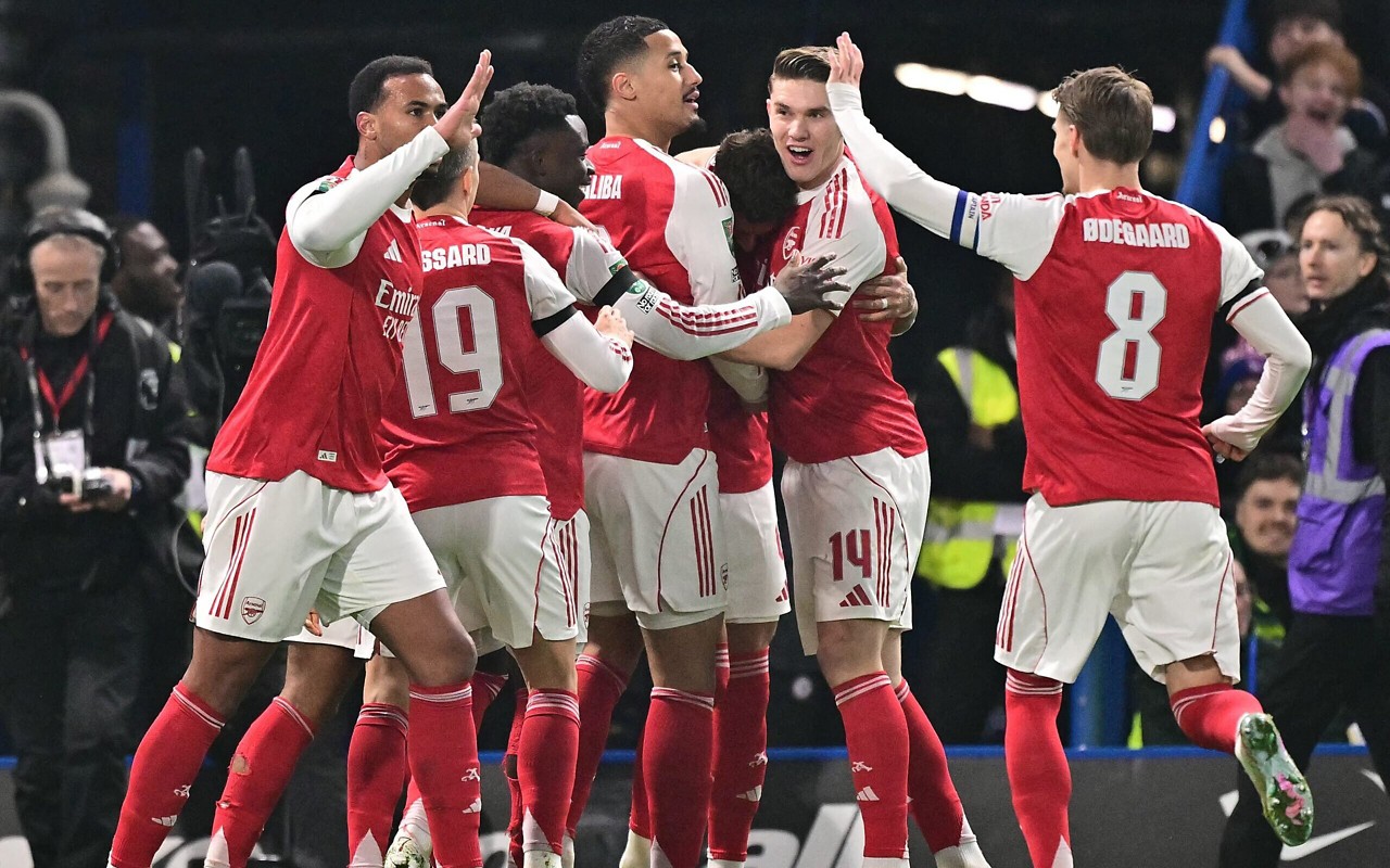 Arsenal domina, aproveita erros e derrota Chelsea pela Copa da Liga Inglesa