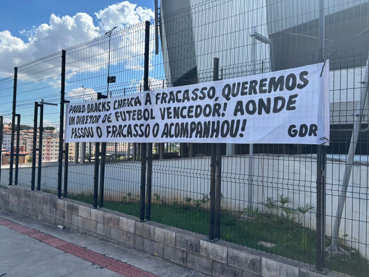 Atlético: torcida faz protesto contra Paulo Bracks na Arena MRV