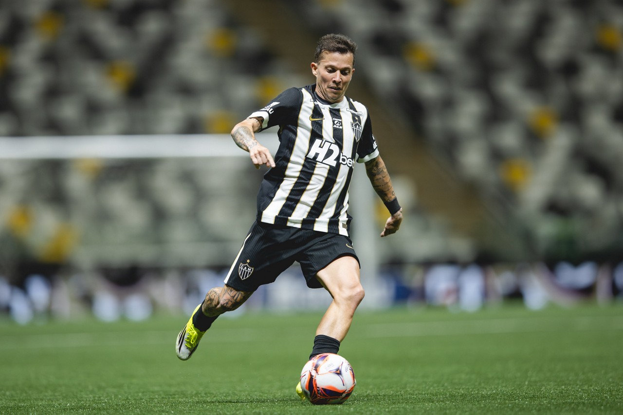 Bernard vê bom desempenho do Atlético, mas relata desgaste físico