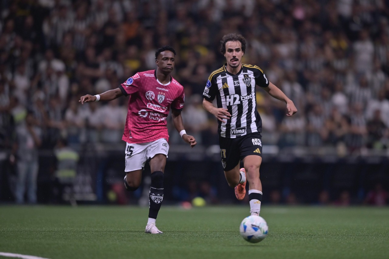 Igor Gomes revela procura de clubes e comenta renovação com Galo