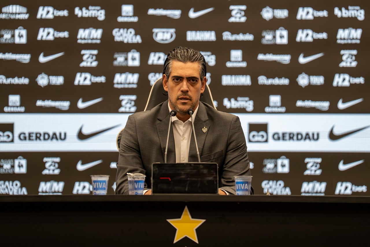 Paulo Bracks afirma que Atlético encaminhou chegada de volante