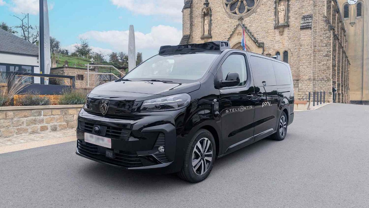 Stellantis, NVIDIA e Uber anunciam robotáxis para 2028