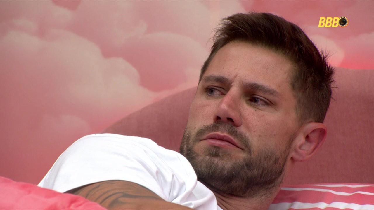BBB 26: Jonas Sulzbach abandona festa e reclama da produção