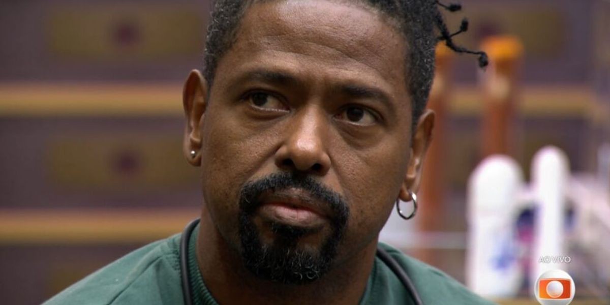Leandro Boneco tenta desistir do BBB 26 após briga com Edilson