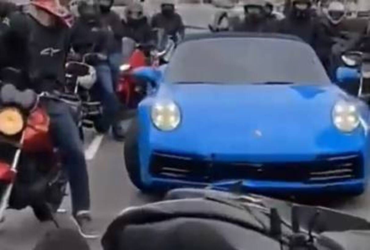 Influencer em Porsche atropela motociclista e nega bafômetro