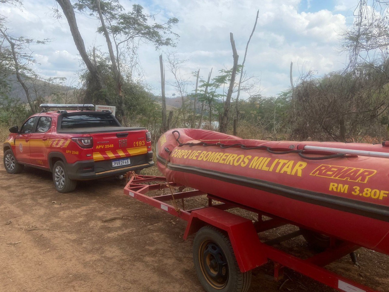 Pai se afoga ao tentar salvar filha de 13 anos em cachoeira em MG