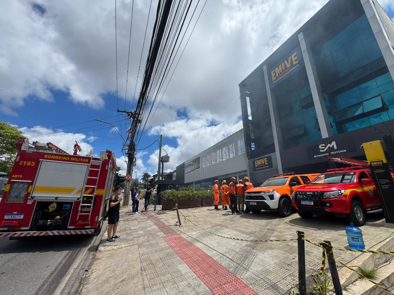 Incêndio na Raja Gabáglia: batalhão de bombeiros segue no local