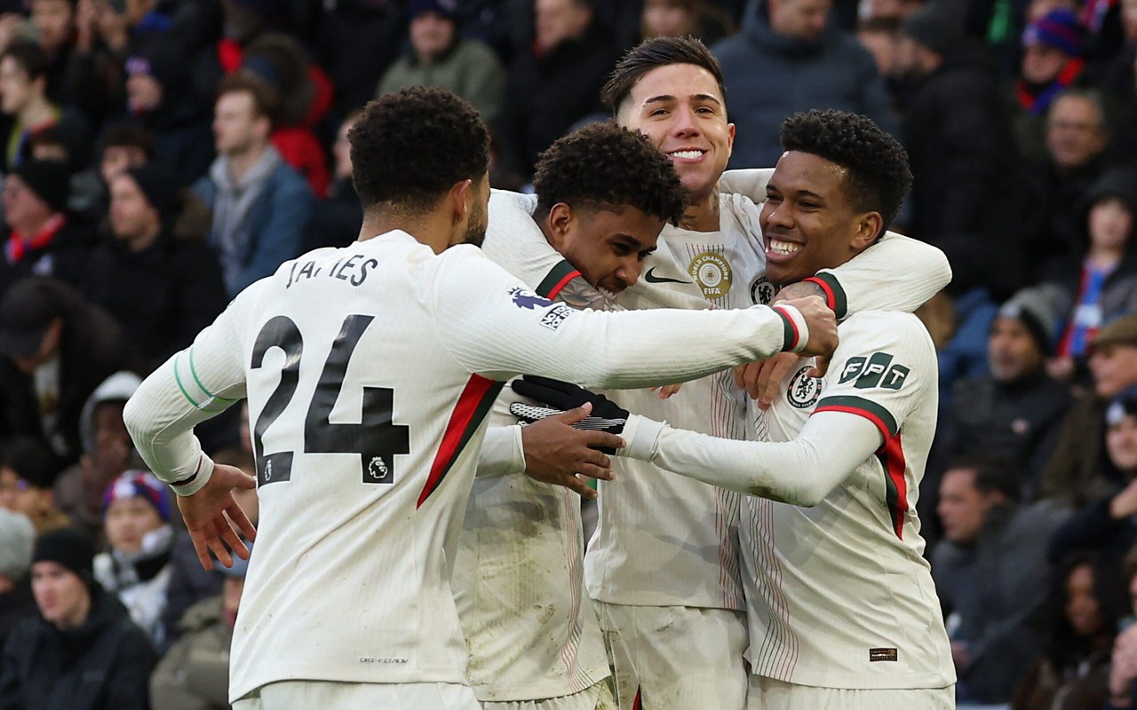 Com trio brasileiro, Chelsea define escalação para duelo na Champions