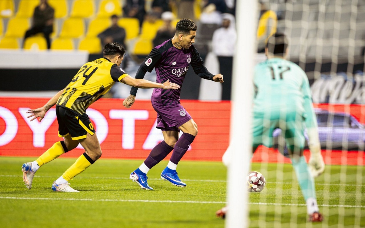 Com um gol de Firmino, Al Sadd vence e segue na cola do líder no ...