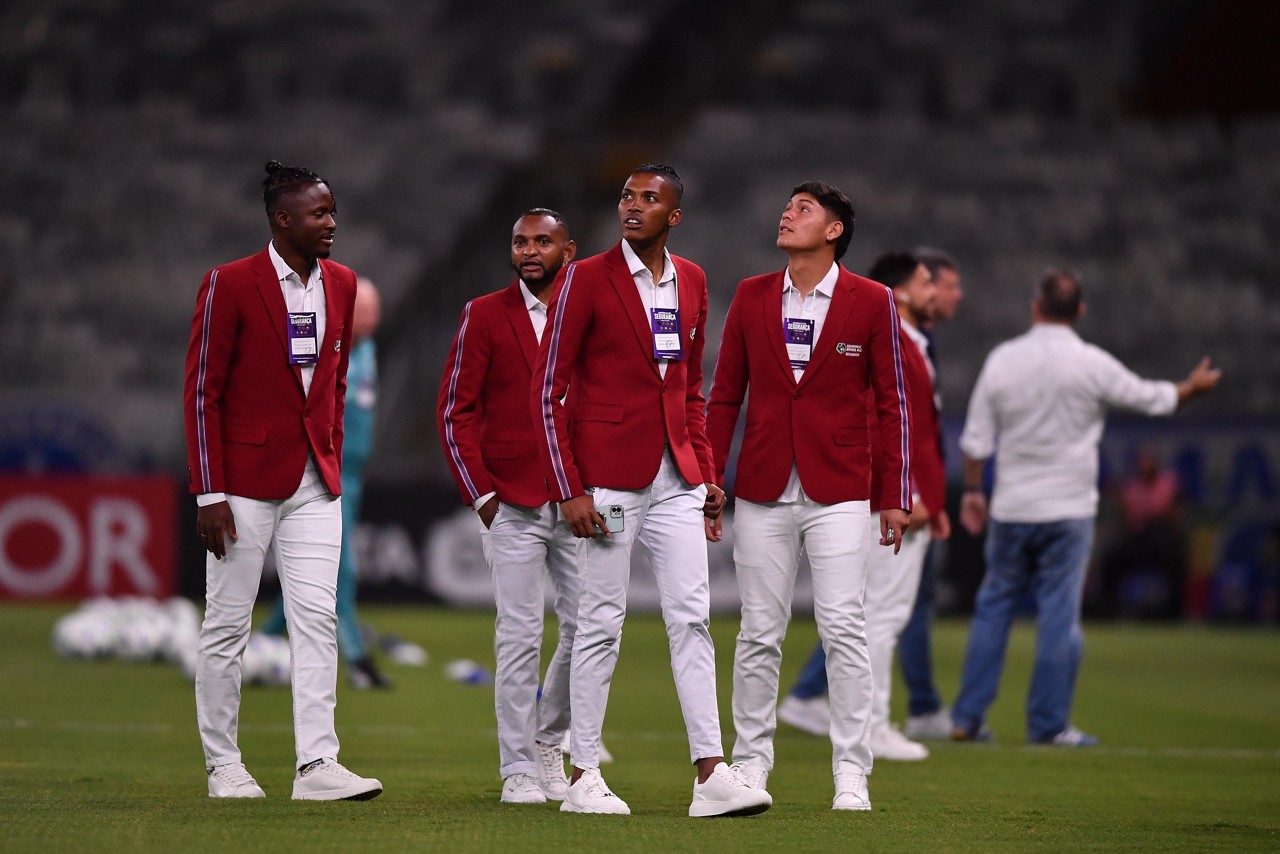 Em 'traje de gala', delegação do Mushuc Runa se encanta com Mineirão ...