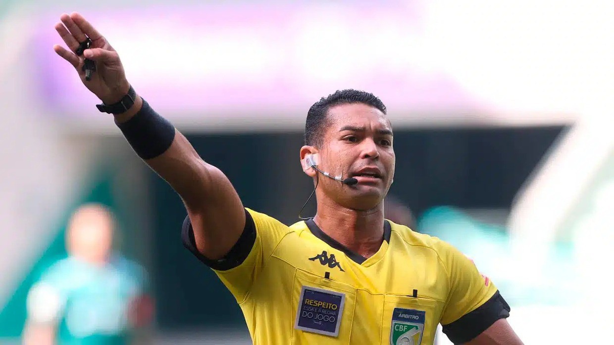 CBF define árbitro para Cruzeiro x Vitória no Mineirão