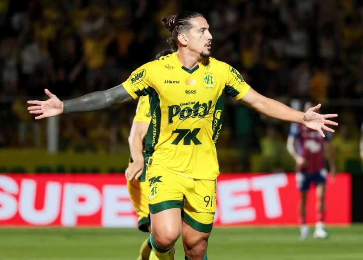 Acertado com o Cruzeiro, Chico da Costa é aguardado em BH