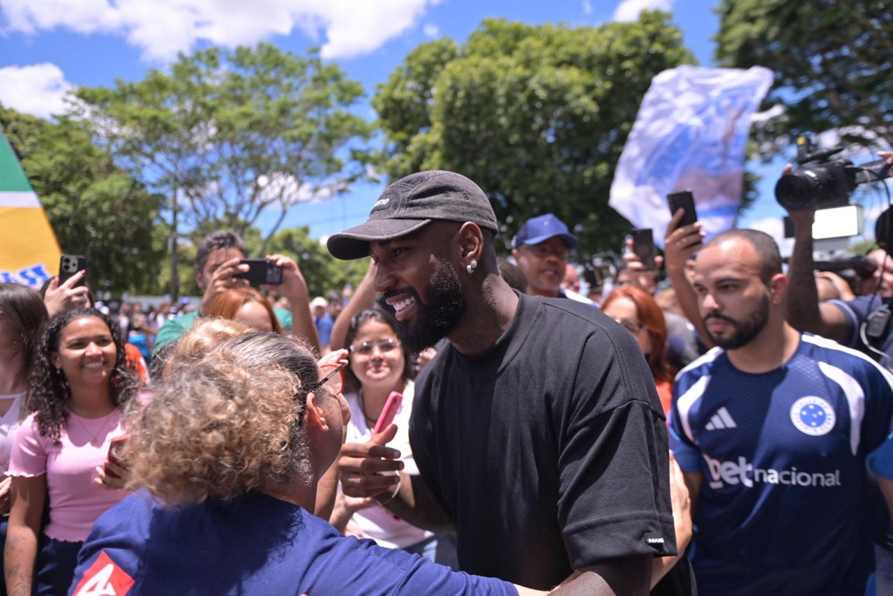 Cruzeiro anuncia oficialmente a contratação do meia Gerson