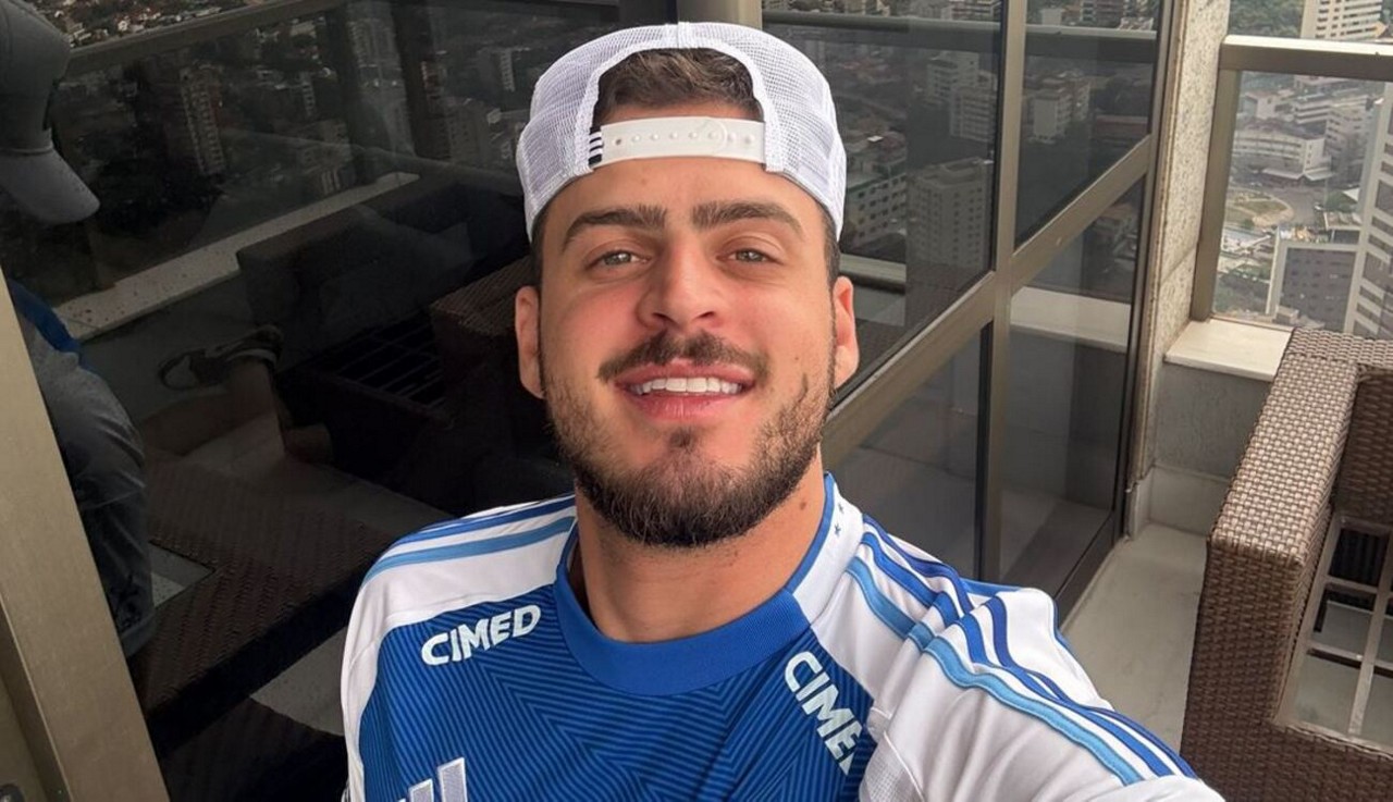 Saiba quem é Jon Vlogs, que mostrou os bastidores do Cruzeiro