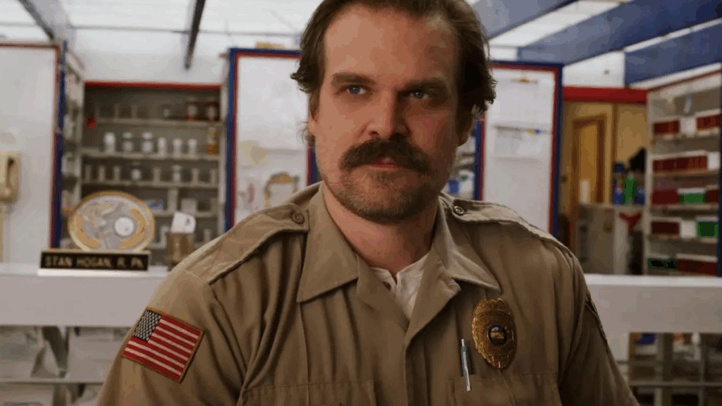 David Harbour abandona filme com Pedro Pascal após final de Stranger Things