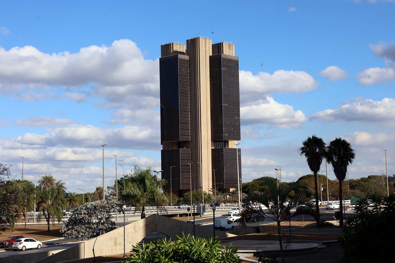 BC se vê sob ataque no caso Master e calcula próximos passos