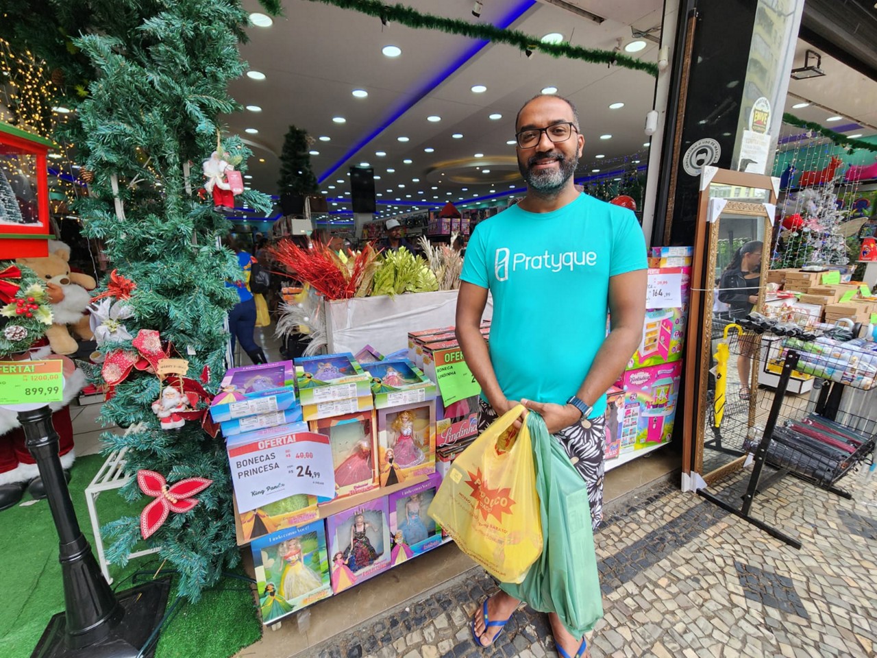 Consumidores lotam o centro de BH em busca de presentes de Natal