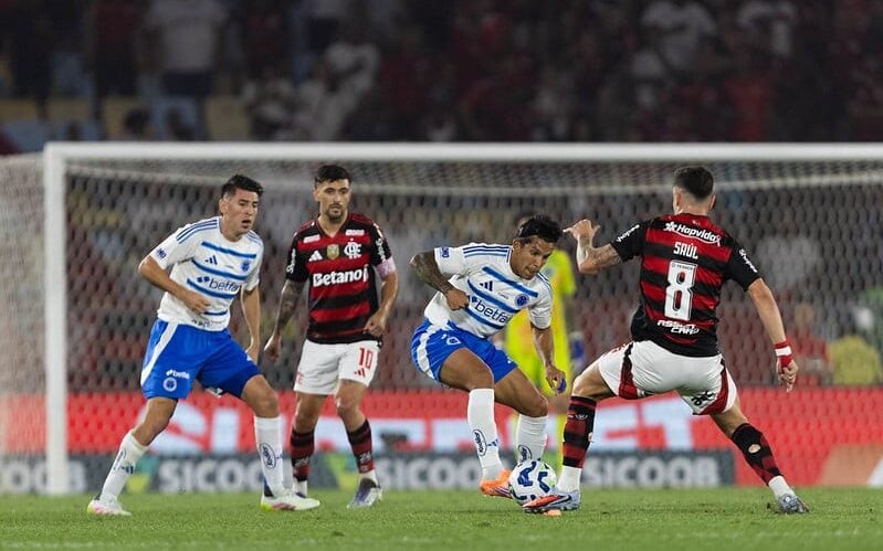 Em duelo pela parte de cima da classificação, Flamengo e Cruzeiro ...