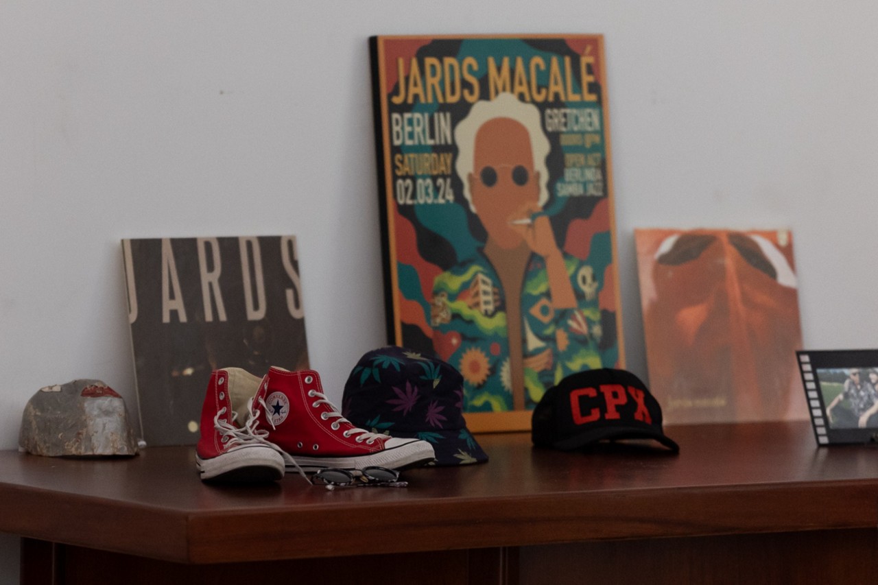 Entenda os objetos no velório de Jards Macalé