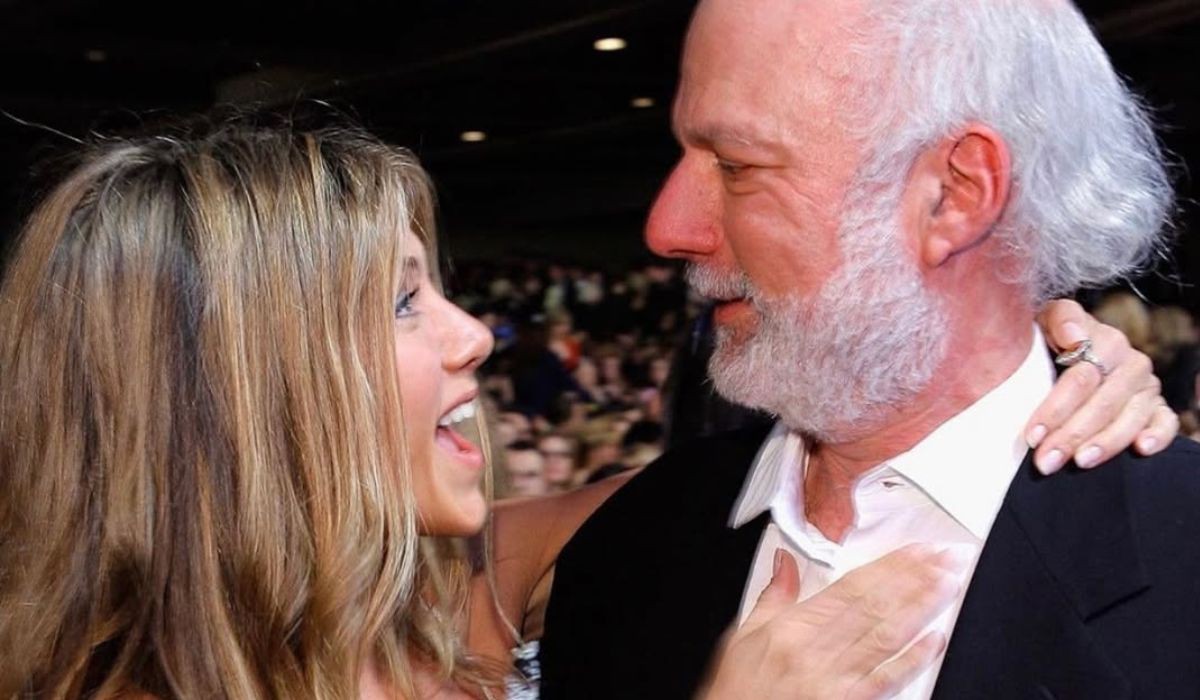Jennifer Aniston lamenta falecimento de diretor de 'Friends'