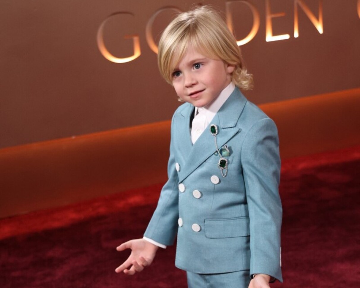 Ator mirim encanta no tapete vermelho do Globo de Ouro