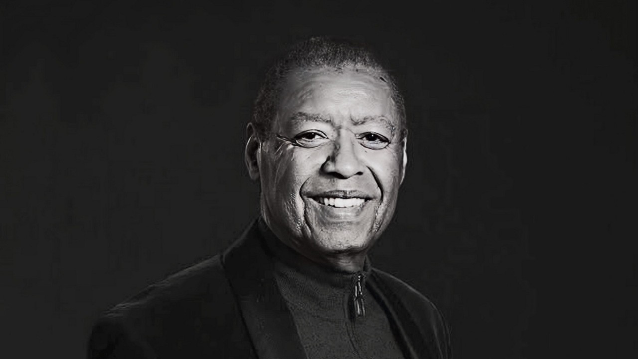 Morre Ron Kenoly, ícone da música gospel, aos 81 anos