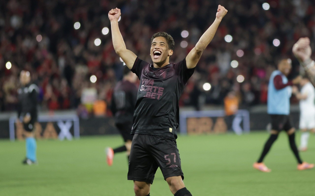 João Cruz renasce na reta final da Série B e vira 'herói do acesso' no ...