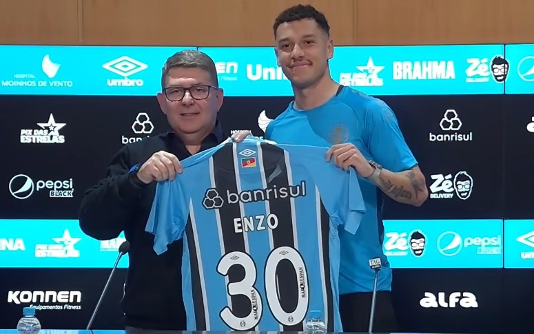 Lateral esquerdo vindo do CSA, Enzo é apresentado pelo Grêmio ...