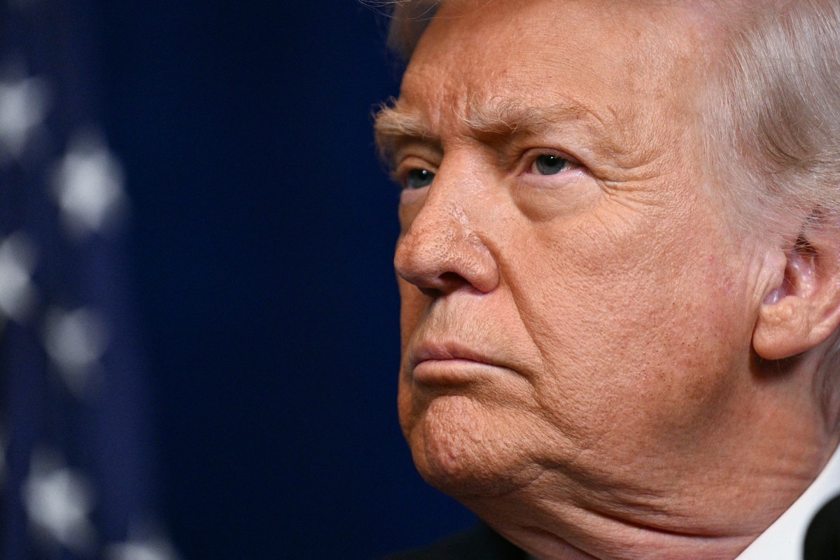 Trump anuncia tarifa de 25% para quem fizer negócios com Irã