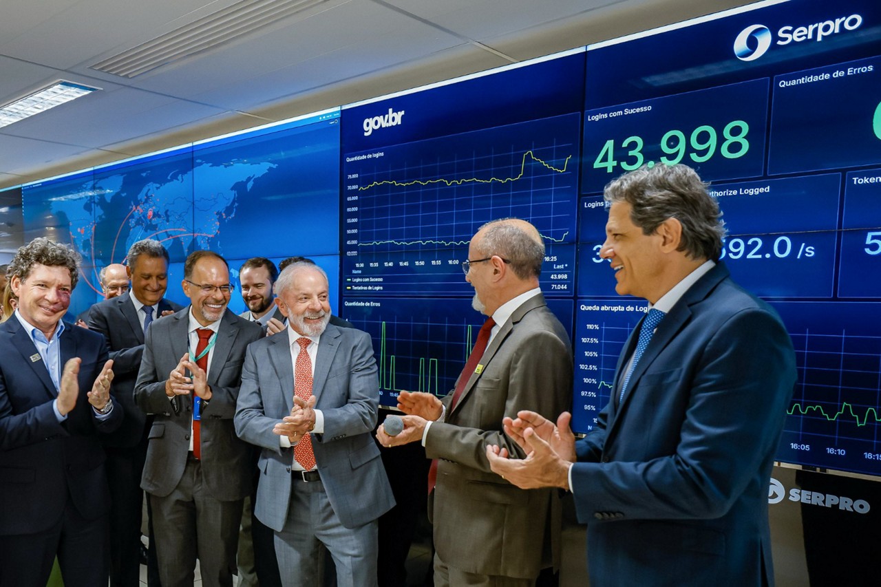 Lula assina sanção da última etapa da reforma tributária com a cr