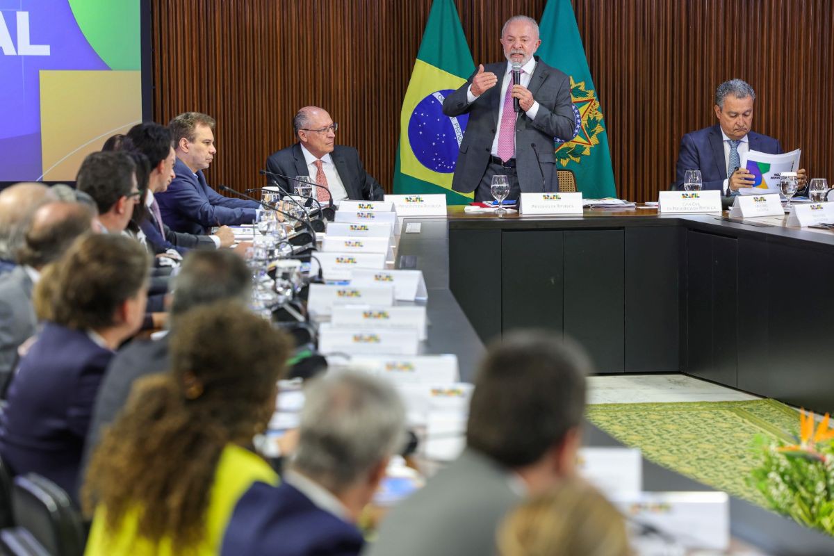 Lula anuncia 14 novos ministros; veja quem sai e quem entra