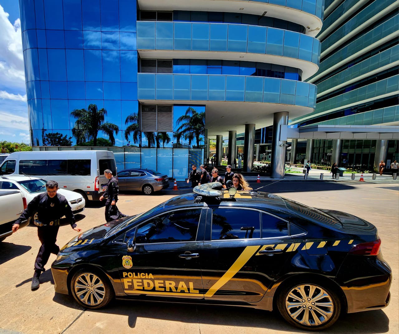 Banqueiros e autoridades dizem que Moraes também pressionou a PF