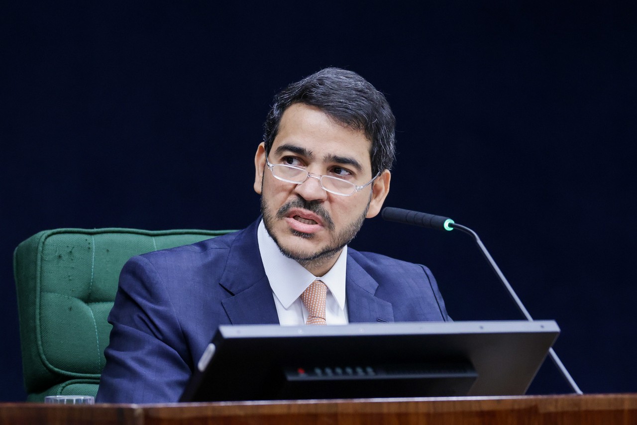 Quem é Jorge Messias, possível substituto de Barroso no STF