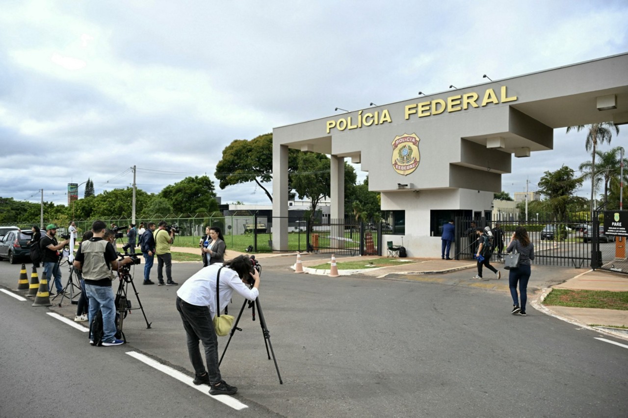 Como é a sala onde Bolsonaro está preso na Superintendência da PF