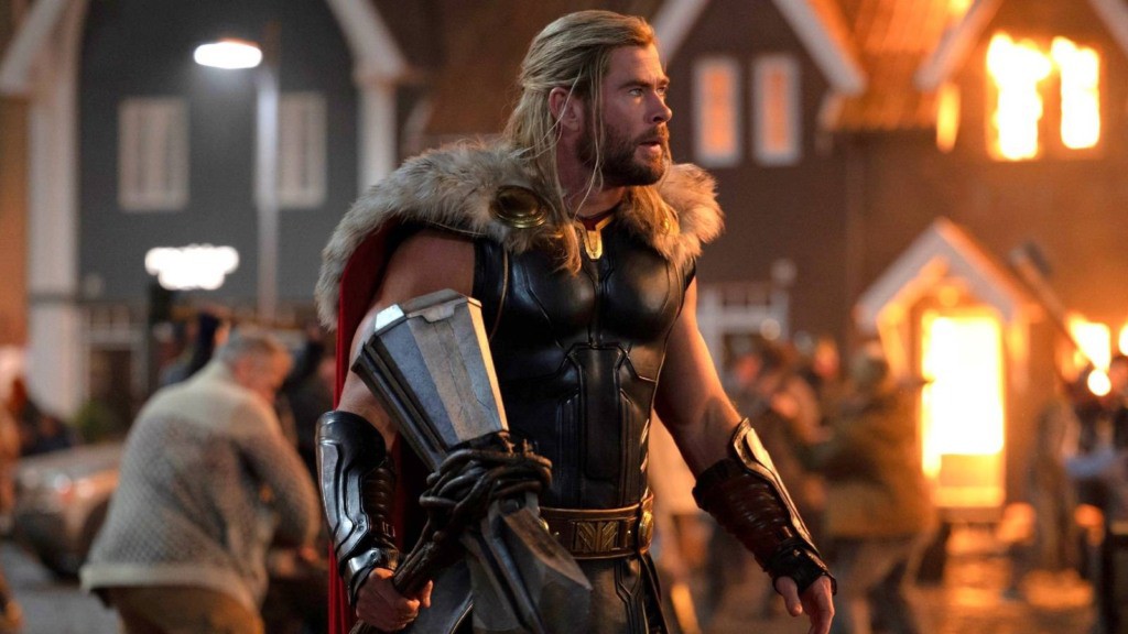 Por que Thor troca Stormbreaker pelo Mjolnir em Vingadores: Doutor Destino