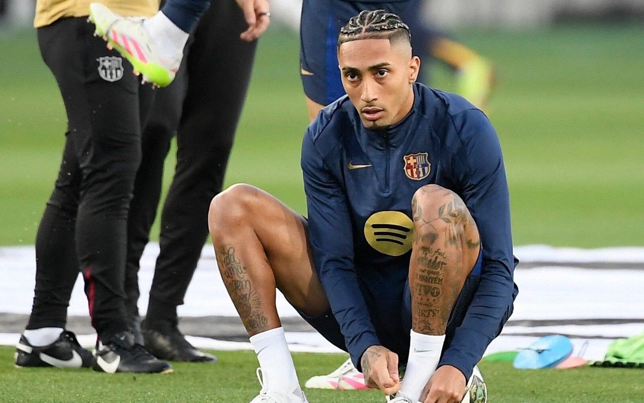 Raphinha viaja para Real Madrid x Barcelona em avião fretado; entenda