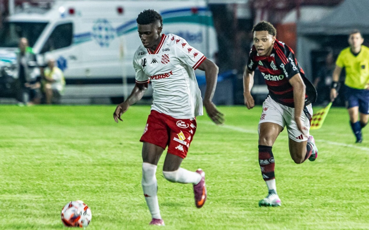 Sobrevivente e filho de refugiados, Garrinsha lidera Bangu contra o ...