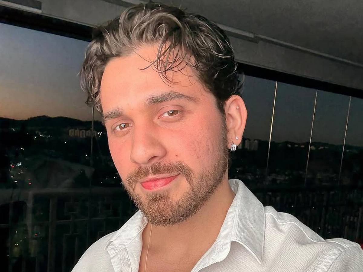 Gustavo Mioto é flagrado aos beijos com ex-BBB, revela site