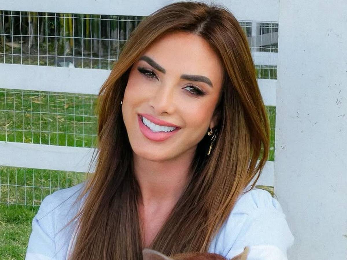 Nicole Bahls reage ao ser questionada sobre suposto romance de Wa