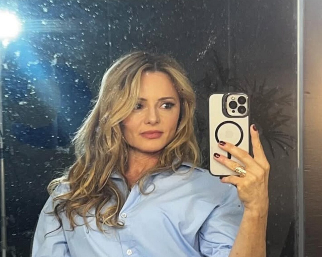 Rita Guedes surge de biquíni e mostra tatuagem em local ousado