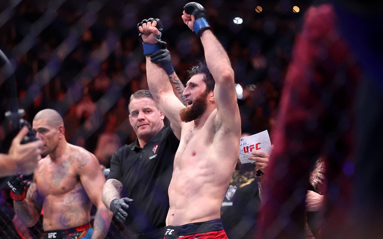 UFC: Magomed Ankalaev responde Alex Poatan após provocação: 'Correu'