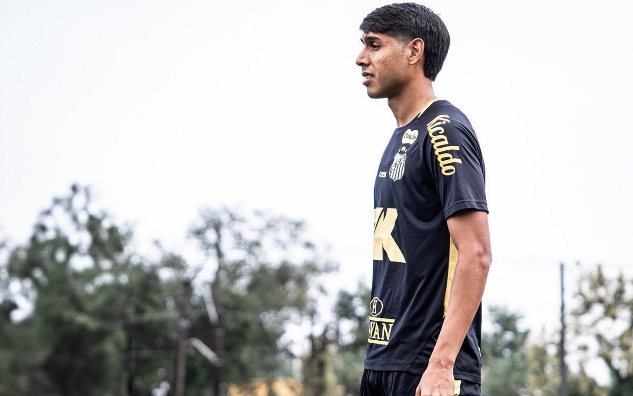 Versátil, Alexis Duarte se coloca à disposição de Vojvoda para ...