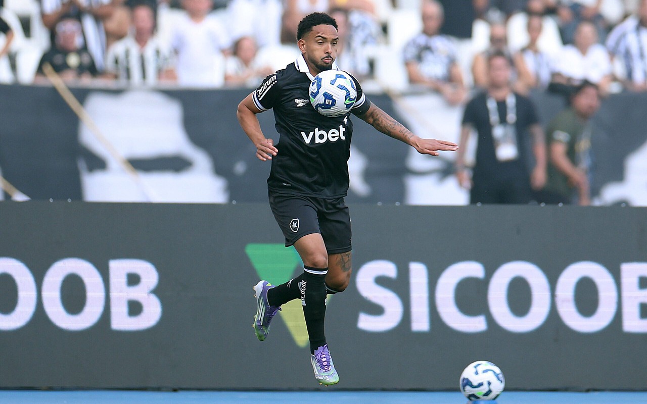 Vitinho se destaca na defesa e se credencia por avaliação na Seleção ...